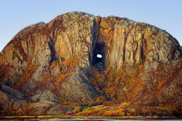 Torghatten: Der Berg mit dem Loch