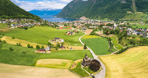 Vik: Hafenstadt am Sognefjord